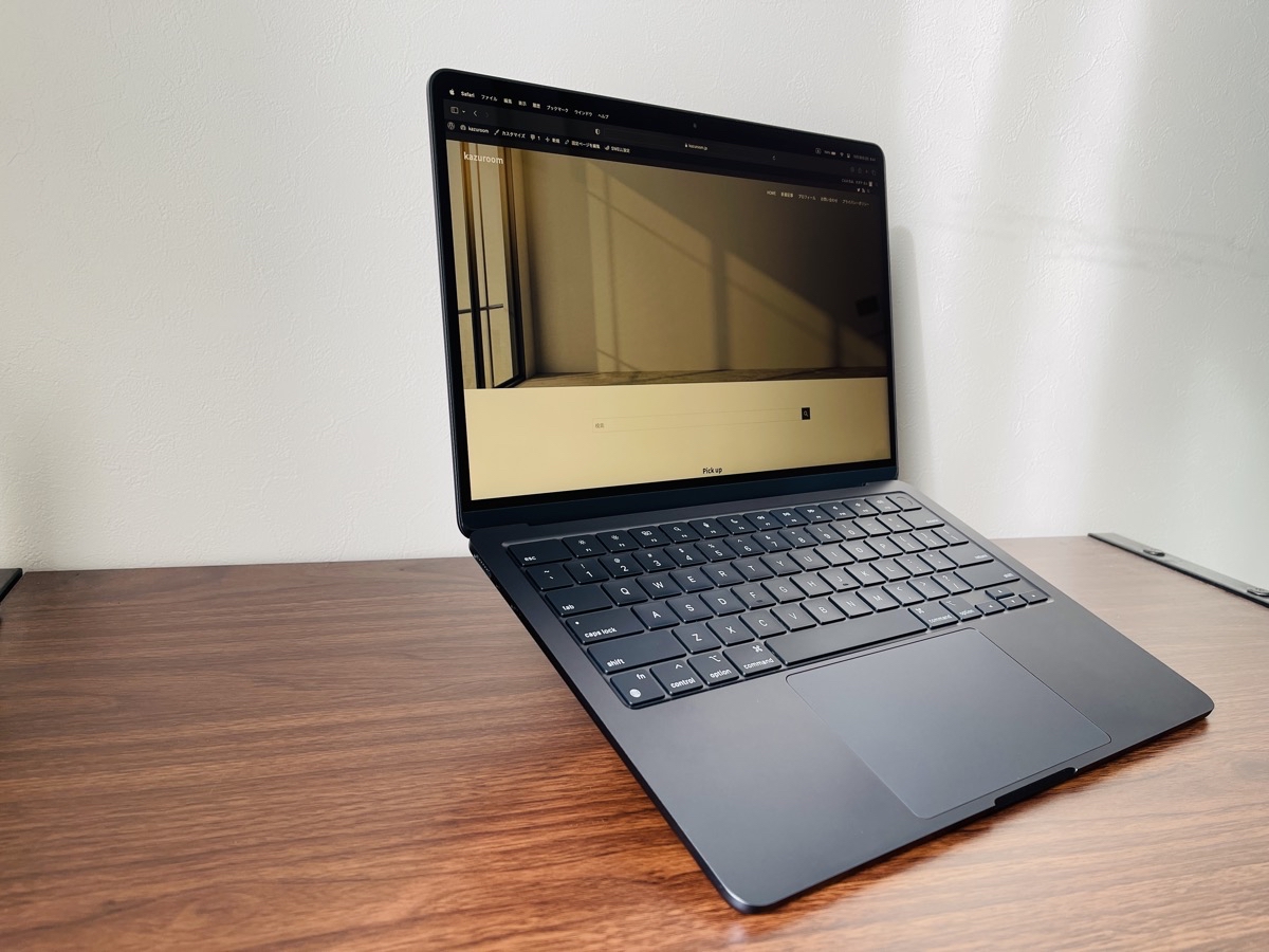 Native Union「Rise Laptop Stand」レビュー【安定感のある貼り付け式ノートPCスタンド】 - KAZUROOM